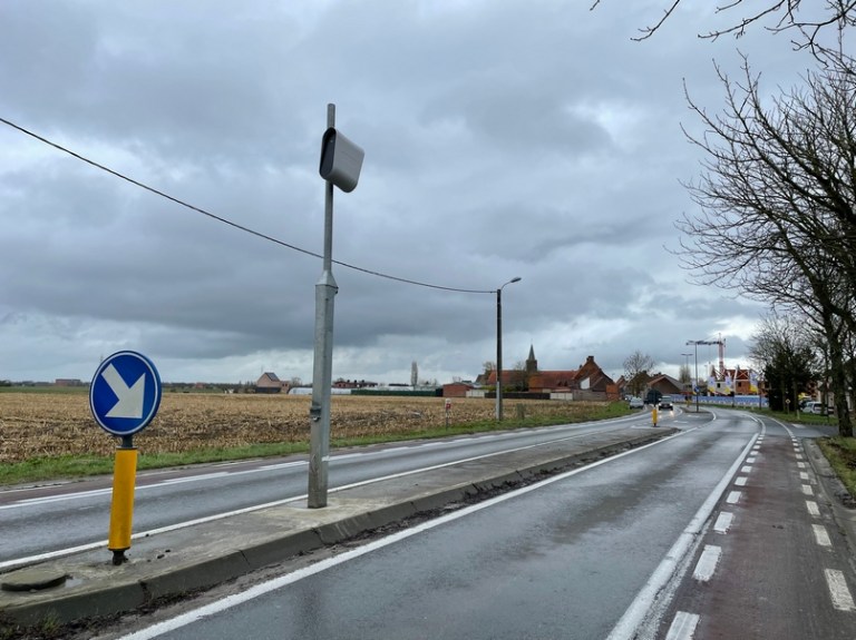 Flitspalen langs Veurnseweg zorgen voor onverwachte boetegolf in ...